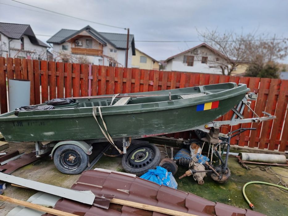 Vând barca cu motor și peridoc Cap Aurora • OLX.ro
