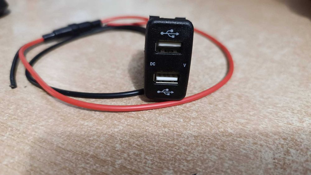 Adaptor Mufa Conector Port USB Auto 12/24v Valea Lupului • OLX.ro