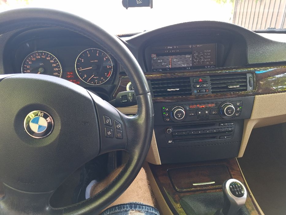 BMW E90 320i 2007 Timisoara • OLX.ro