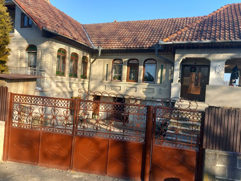 CASA de vazare si TEREN 6500m2 pret NEGOCIABIL Novaci • OLX.ro