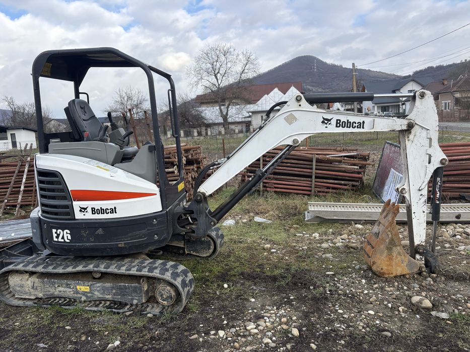 Vand miniexcavator BOBCAT 2,6 tone super pret Caseiu • OLX.ro