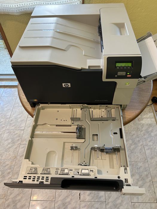 Принтер HP Color LaserJet Professional CP5225 Printer гр. Варна Конфуто ...