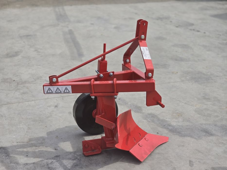 Plug tractor mic 13-18cp Argeselu • OLX.ro