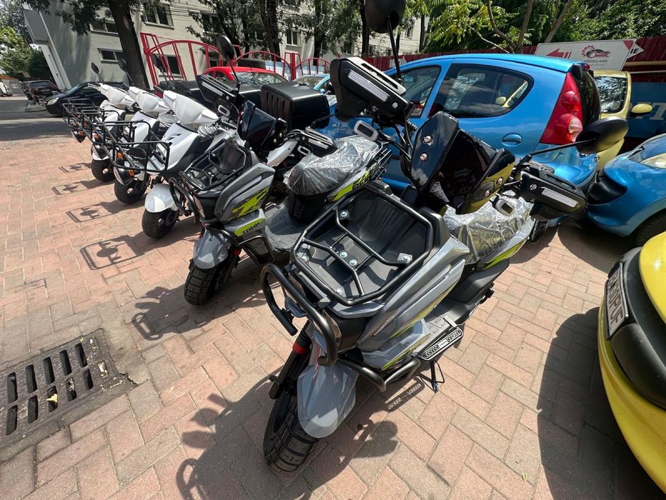 Inchiriere scuter / Rent a scuter - Delivery GLOVO BOLT TAZZ WOLT ...