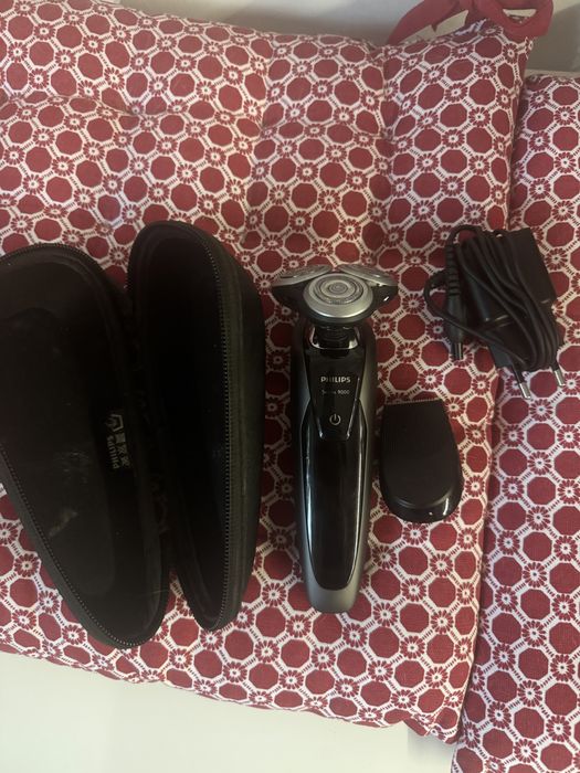 Masina de barbierit Philips seria 9000 Constanta • OLX.ro