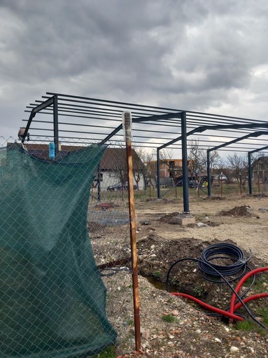 Structura metalica conține: Stâlpii, Ferme Pene acoperis si laterale ...