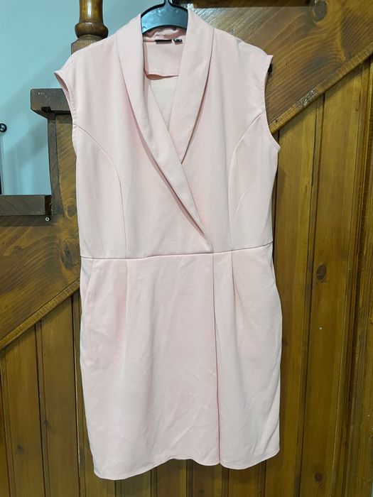 Vând rochie scurtă mărimea 40 Targoviste • OLX.ro