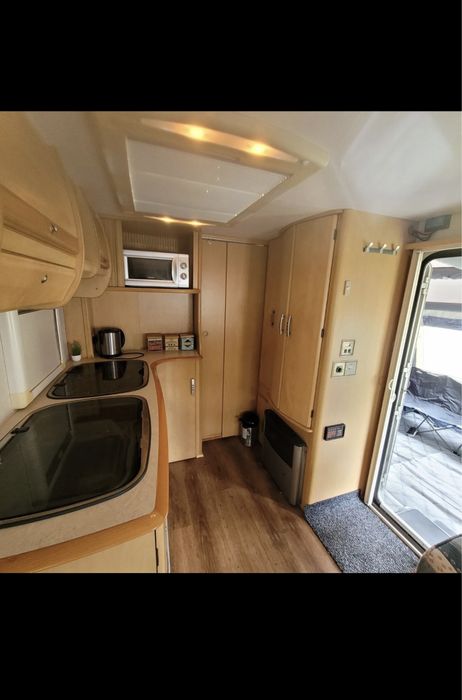 Rulota de inchiriat cu 2 zone si aer conditionat,cat B Morlaca • OLX.ro