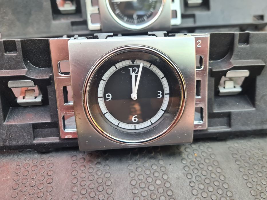 Ceas analogic cu suport Passat B7 CC Ramnicu Valcea • OLX.ro