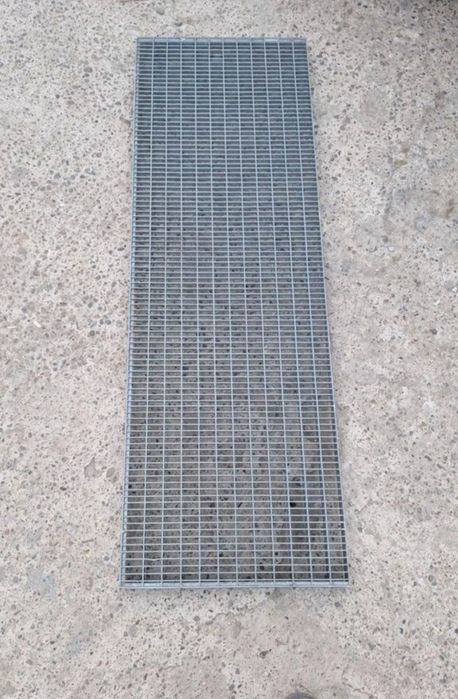 Vând trepte zincate la orice dimensiune pentru scări metalice facem la ...