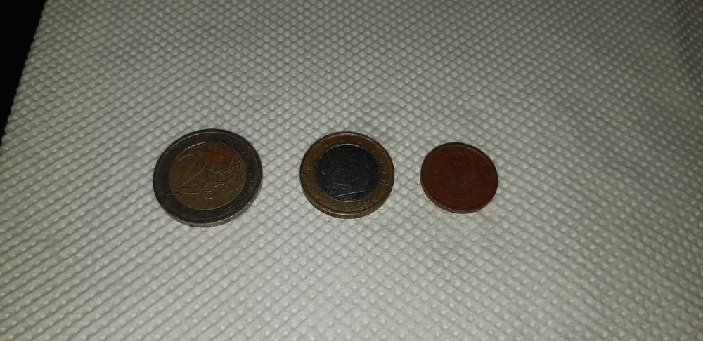 Monede, 2 euro, 1 euro și una de 2 euro cenți, vechi și 1 de 10 euro c ...