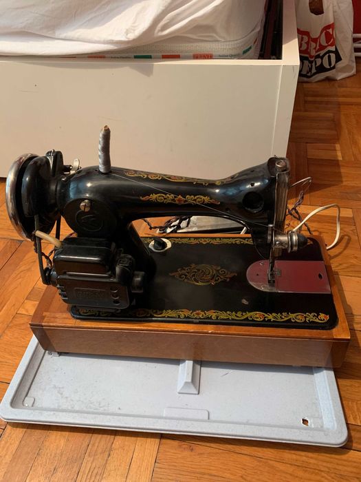 Masina cusut electrica ruseasca tip Singer, aproape noua!!! Bucuresti ...