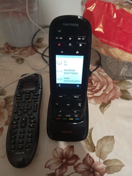 Универсални смарт дистанционни logitech Harmony 700 и Harmony гр. София Люлин 5 • OLX.bg