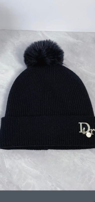 Set Christian Dior, model 2026 Dacia • OLX.ro