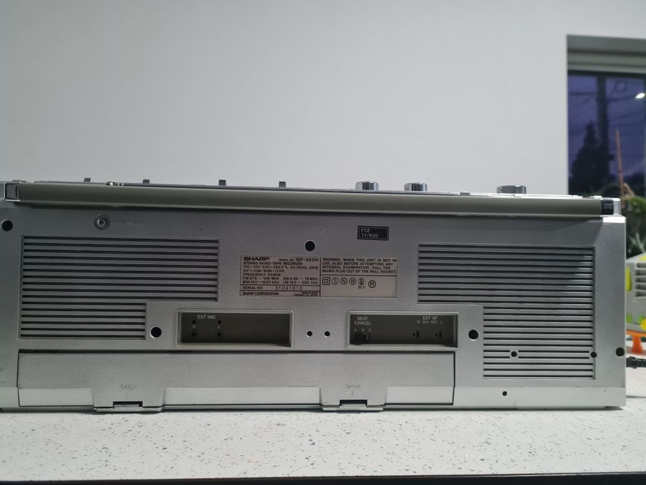 Radio casetofon Sharp GF-450 Bucov • OLX.ro