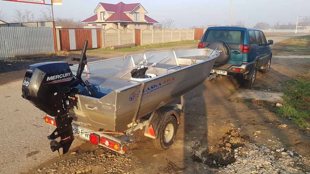 Vand barca Alaska 435s + motor 20 CP + peridoc 6100euro negociabil ...