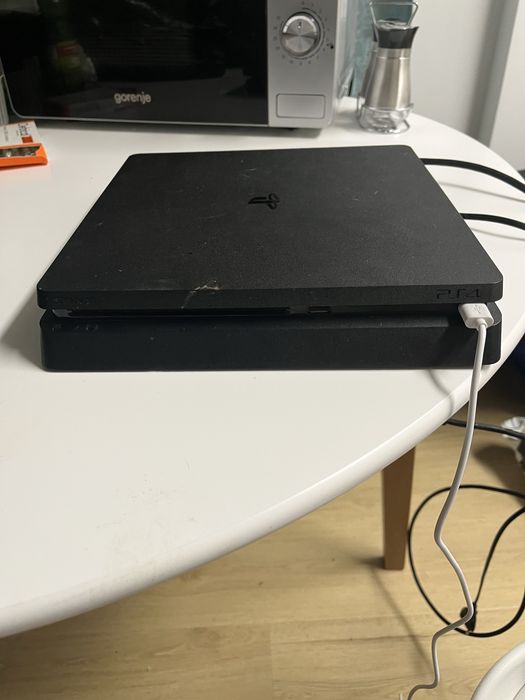 Ps 4 1 maneta si 4 jocuri Dosu Bricii • OLX.ro