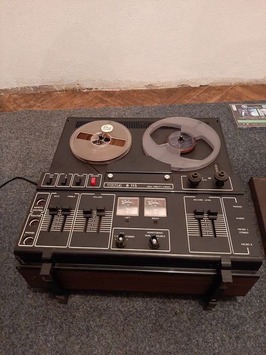 Magnetofon Tesla cu boxe Nova Pitesti • OLX.ro