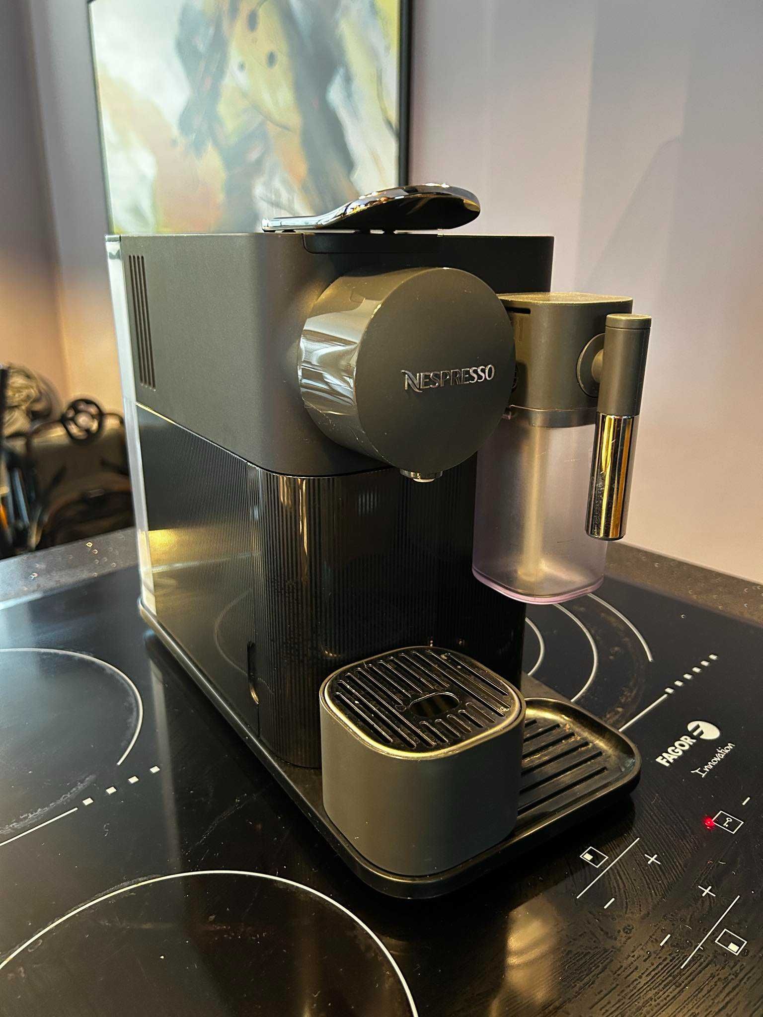 Nespresso Lattissima One кафемашина за еспресо, капучино, лате гр ...