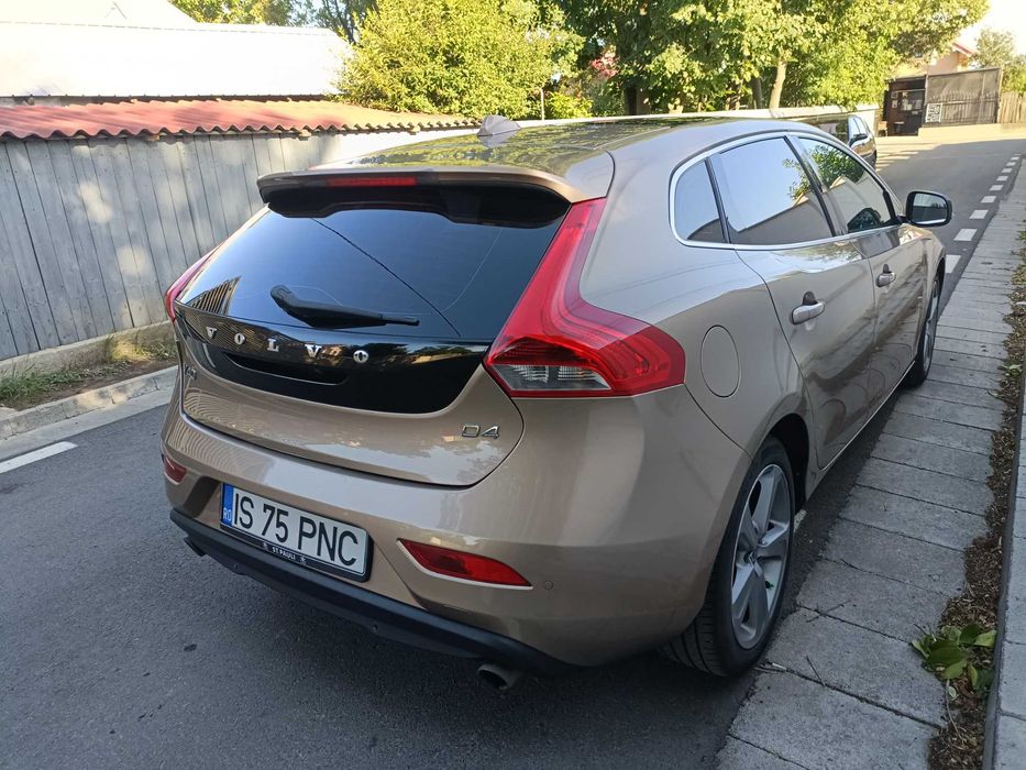 Volvo V40 D4 automat summum 174 HP Iasi • OLX.ro