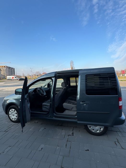 Vand wolkswagen Caddy Life masina de familie Oradea • OLX.ro