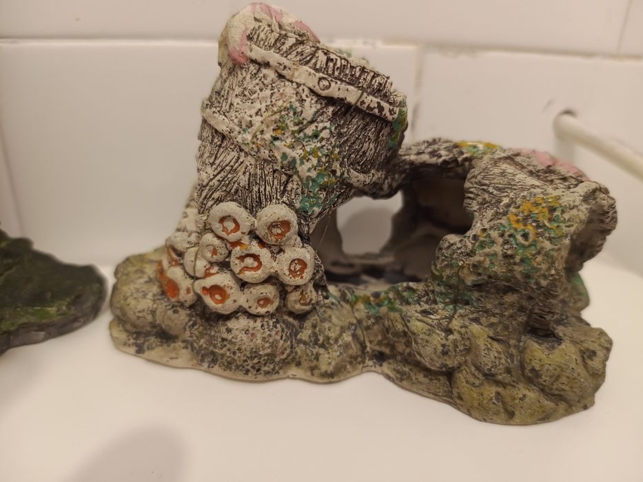 Decor acvariu butoi si broasca testoasa pt aer Brasov • OLX.ro