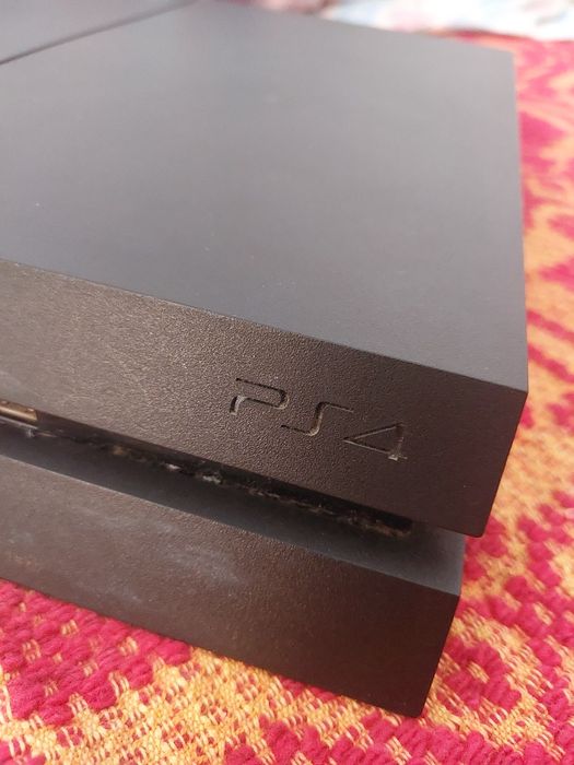 Vand PlayStation 4 Nifon • OLX.ro