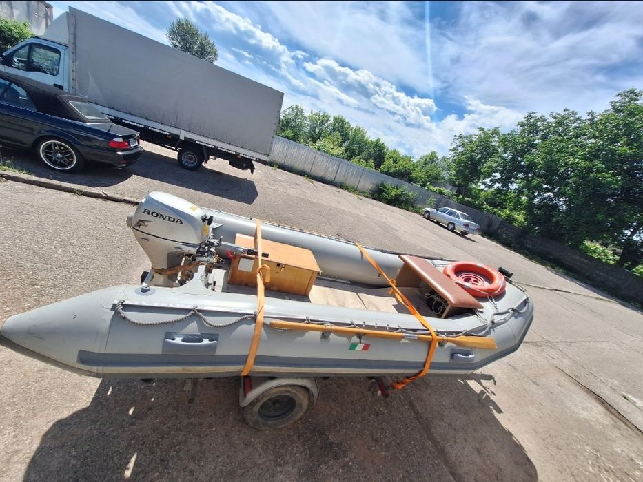 Vând barca cu motor și peridoc Alba Iulia • OLX.ro