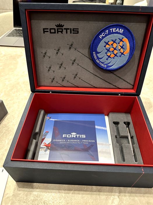 Fortis Aeromaster PC-7 Team Limited Edition, 42мм COSC certified гр ...