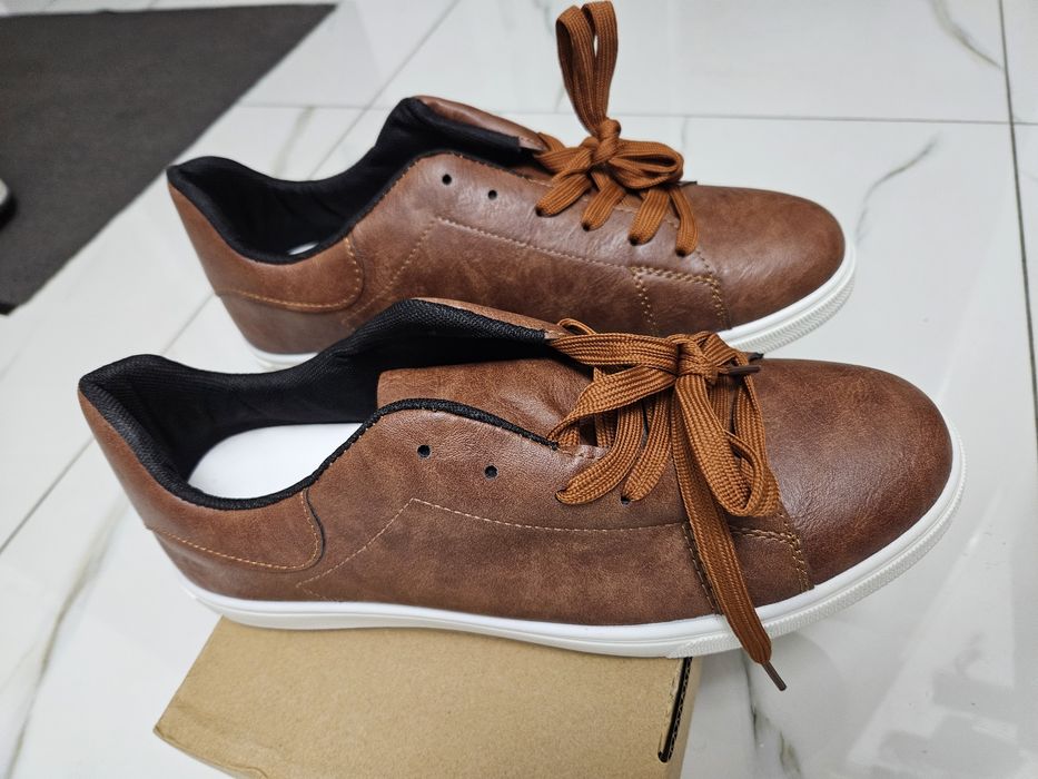 Adidasi barbati 44 Iasi • OLX.ro