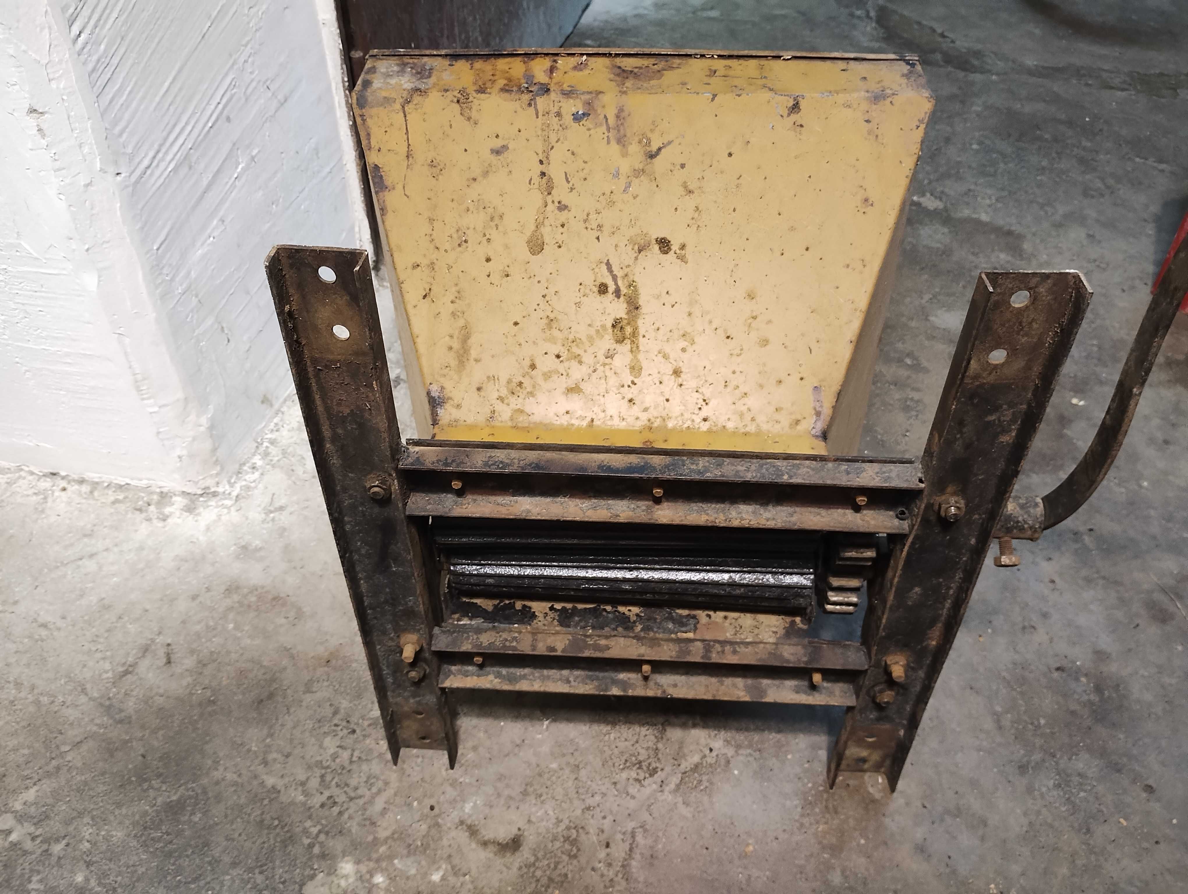 Машинка за мелене на грозде гр София Люлин 10 • Olx Bg