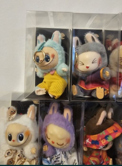Figurină LaBubu - Pop Mart Papusa labubu cu outfit Bucuresti Sectorul 2 ...