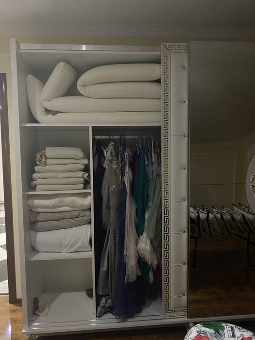 Mobila si pat camera complet Dulap de dormitor nou mare de lemn masiv ...