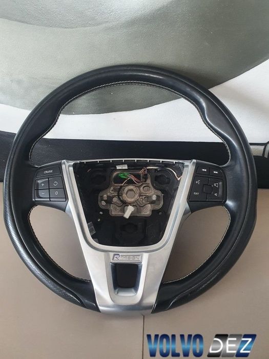 Volan cu crom si piele perforata R Design VOLVO XC60 34152641 Baia • OLX.ro