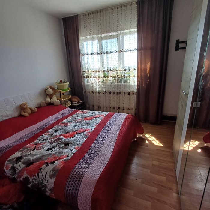 APARTAMENT 3 camere 75 mp Targoviste • OLX.ro