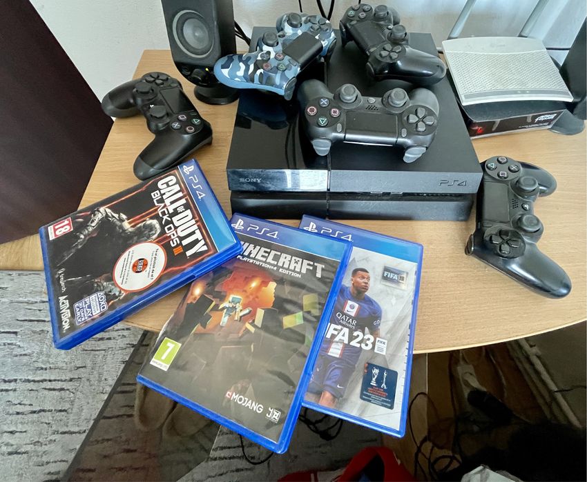 Consola Ps4 cu 5 joisteackuri si jocuri Cluj-Napoca • OLX.ro