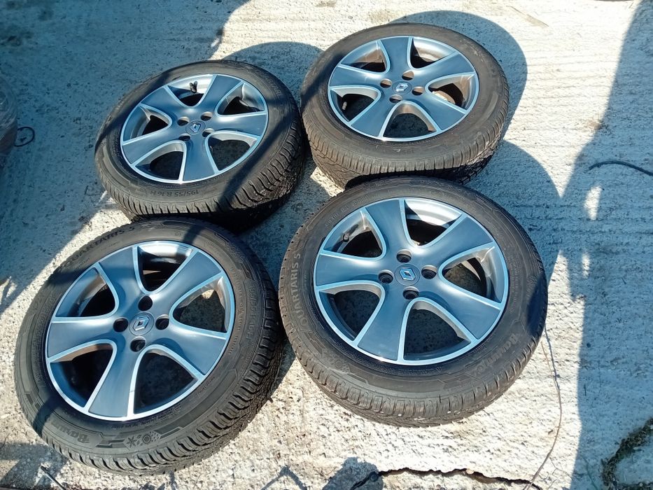 Jante aliaj renault clio 4 cu caucicuri de iarna pe r16 an 2020 Runcu • OLX.ro
