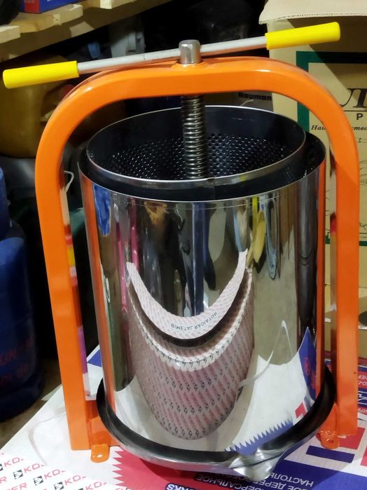 Presă Teasc inox de struguri și fructe Bacau • OLX.ro