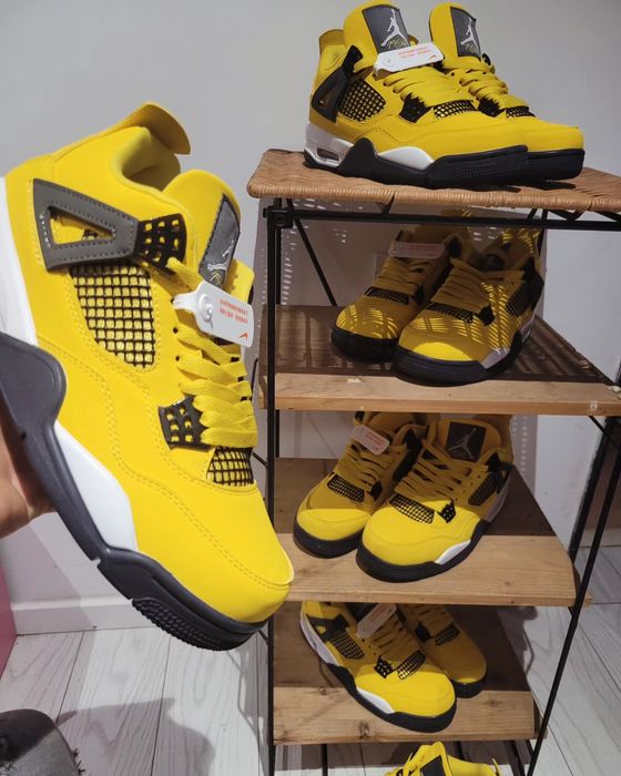 Jordan 4 noi nepurtati Manolache • OLX.ro