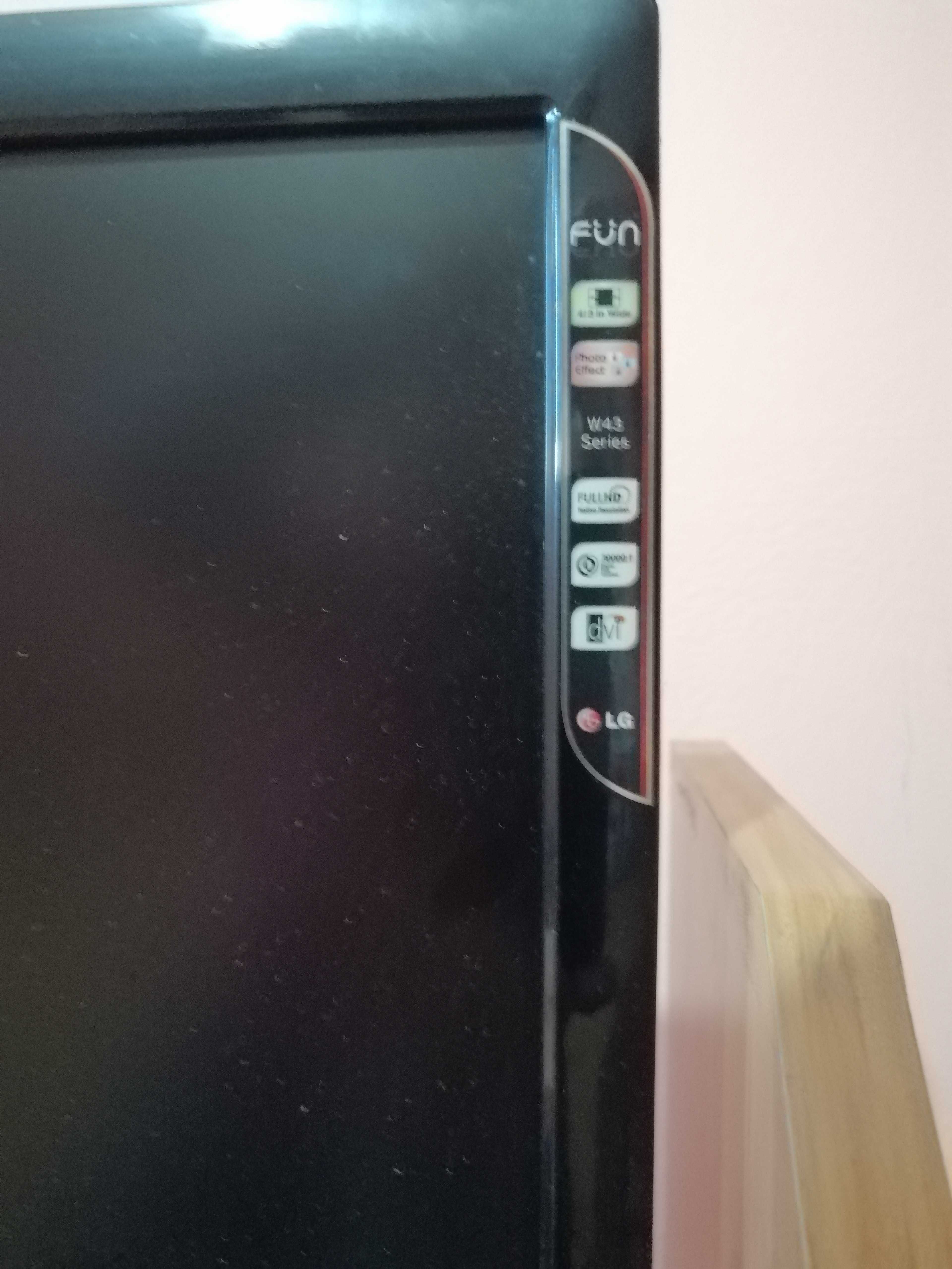 Монитор за компютър LG+безжична,мишка и клавиатура на лоджитек с ...