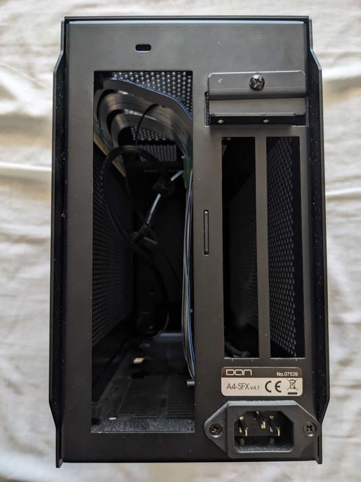 Carcasa pc Dan Case A4 SFX V4.1 mini itx impecabila Brasov • OLX.ro