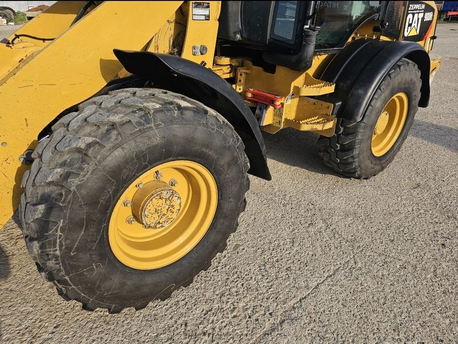Caterpillar 908H2 2014 cu cupa si furci mini vola incarcator frontal ...