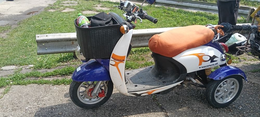 Vând scuter vespa electric Bistrita • OLX.ro