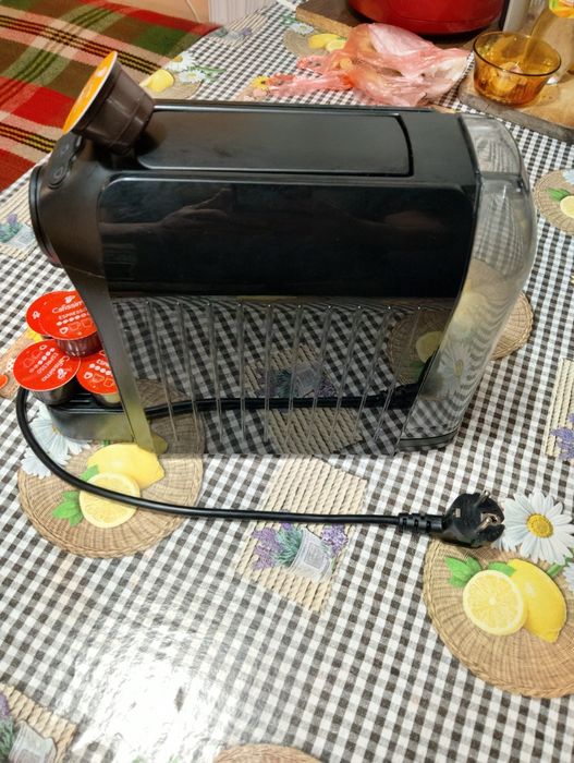 Кафемашина с капсули Tchibo Cafissimo easy Black... гр. Перник Васил Левски • OLX.bg