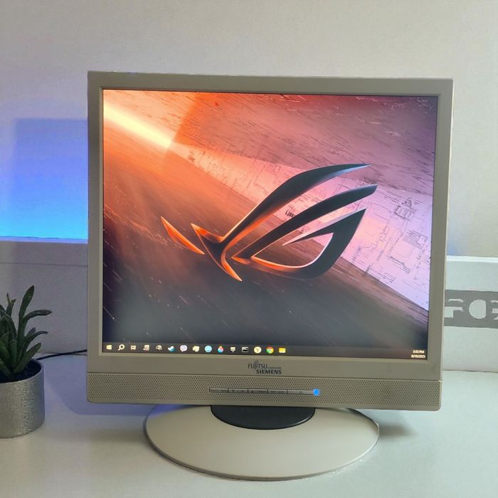 Монитор Phillips/Fujitsu на добра цена гр. Варна Бриз • OLX.bg