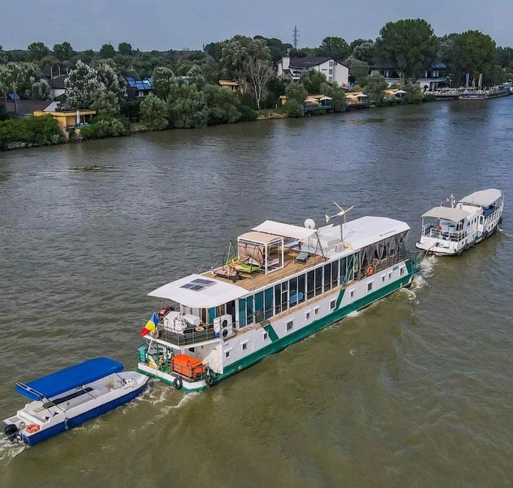 Super ofertă - Hotel Plutitor de Vânzare - Croaziere în Delta Dunării ...