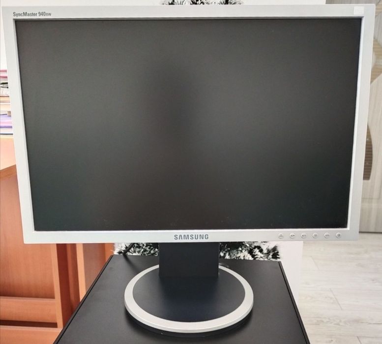 Monitor Samsung 940BW, 19", argintiu Scheia • OLX.ro
