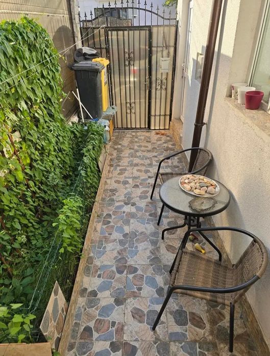 Casa 2 camere+terasa inchisa 18 mp, ideala cabinet etc, caramida, gaze ...