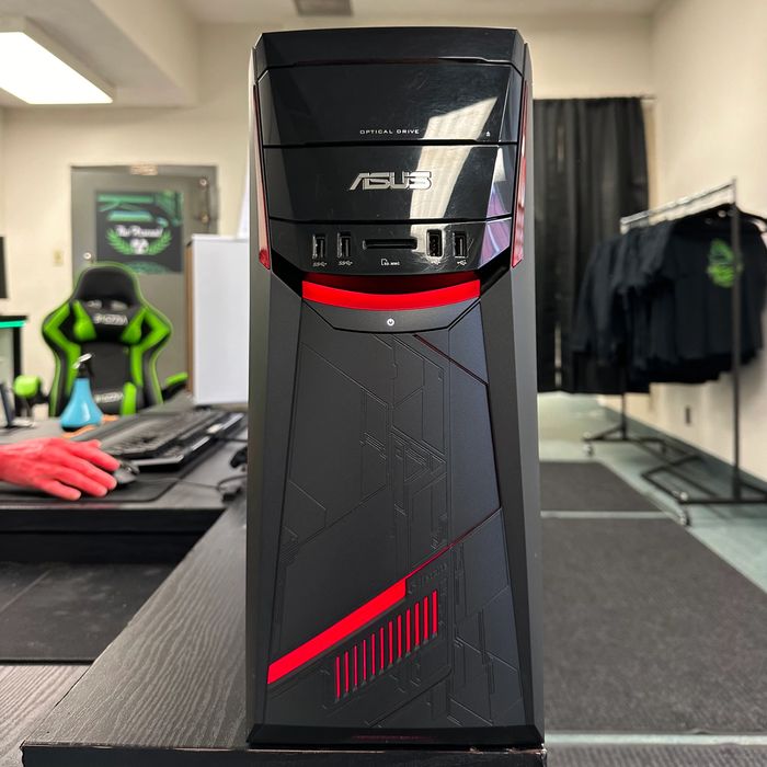 Setup complet, unitate Asus Rog i7 + monitor, tastatura, mouse Radna ...