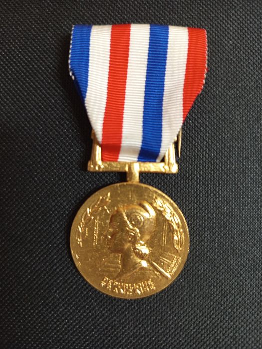 Медал на железниците France гр Шумен Херсон • Olx Bg